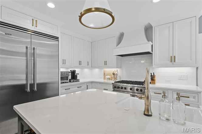 Laura McCarthy: Property Details